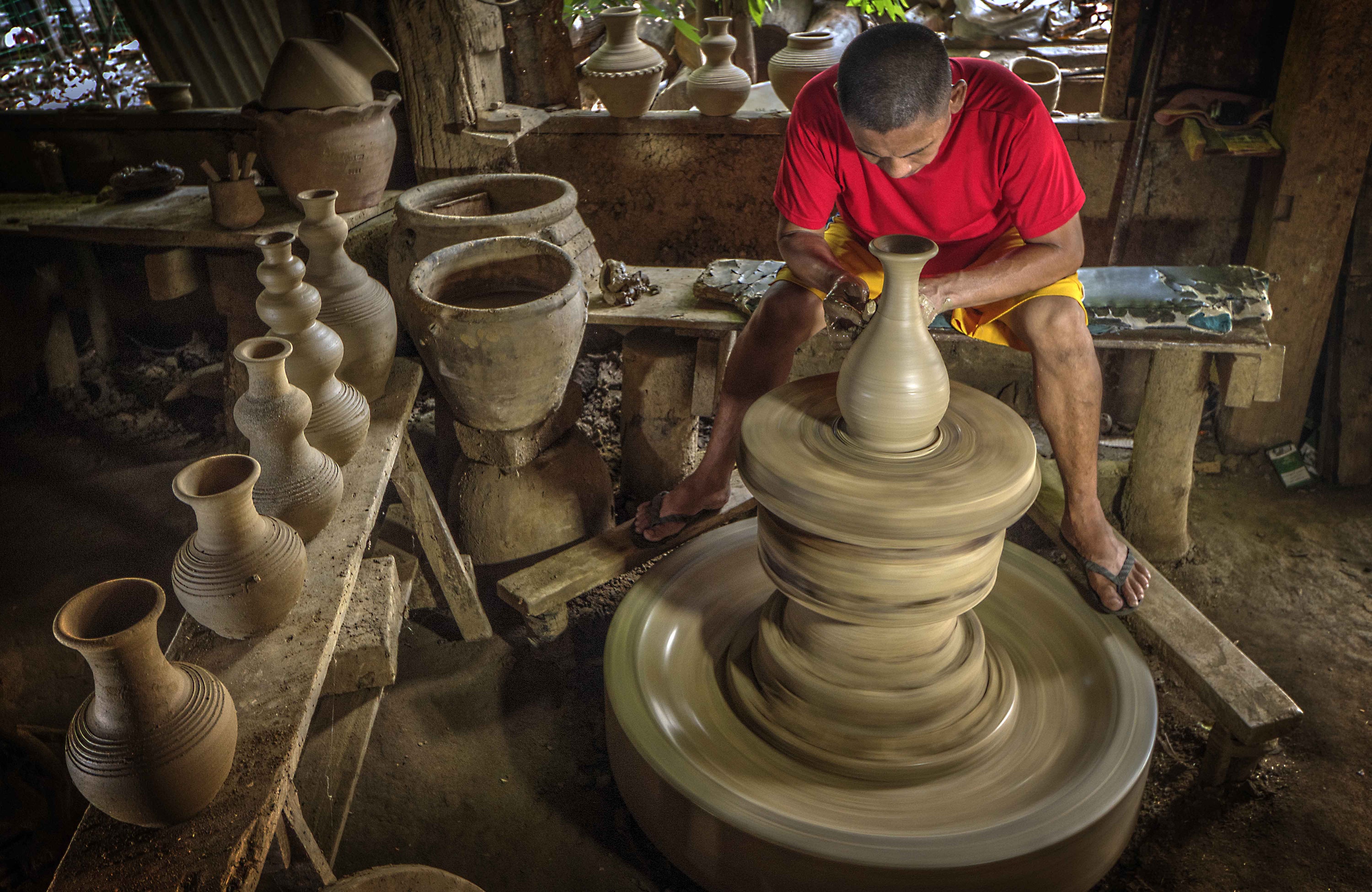 Traditional Philippine Pottery: Tapayan Jars, Earthenware, and Indigen ...